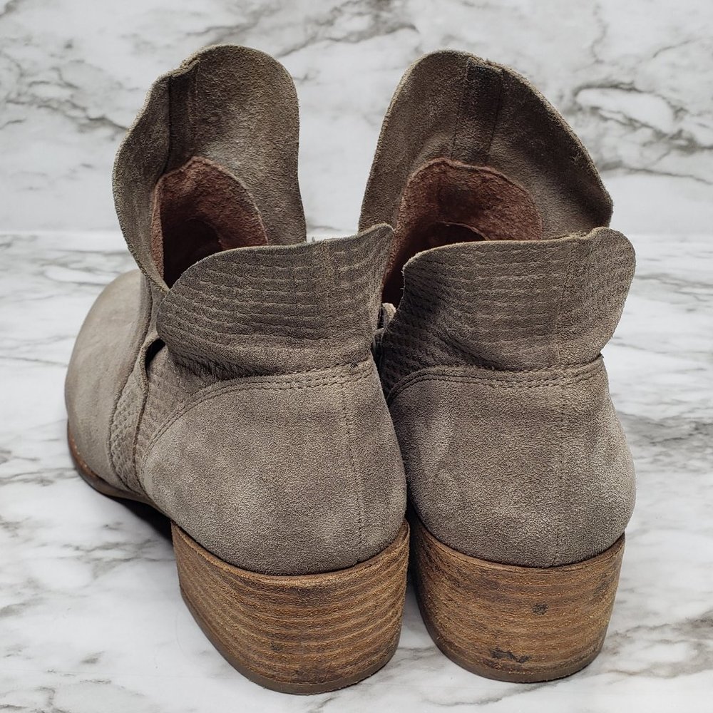 Seychelles Score Gray Suede Ankle Booties - Gem
